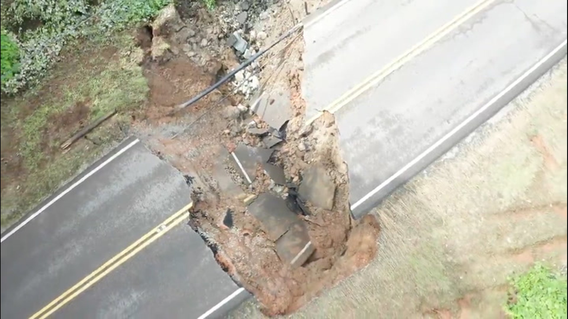 Massive sinkhole swallows road during flooding | cbs19.tv