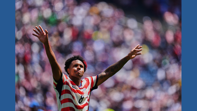 US fans cheer on national team in Gillette Stadium before Scotland ...