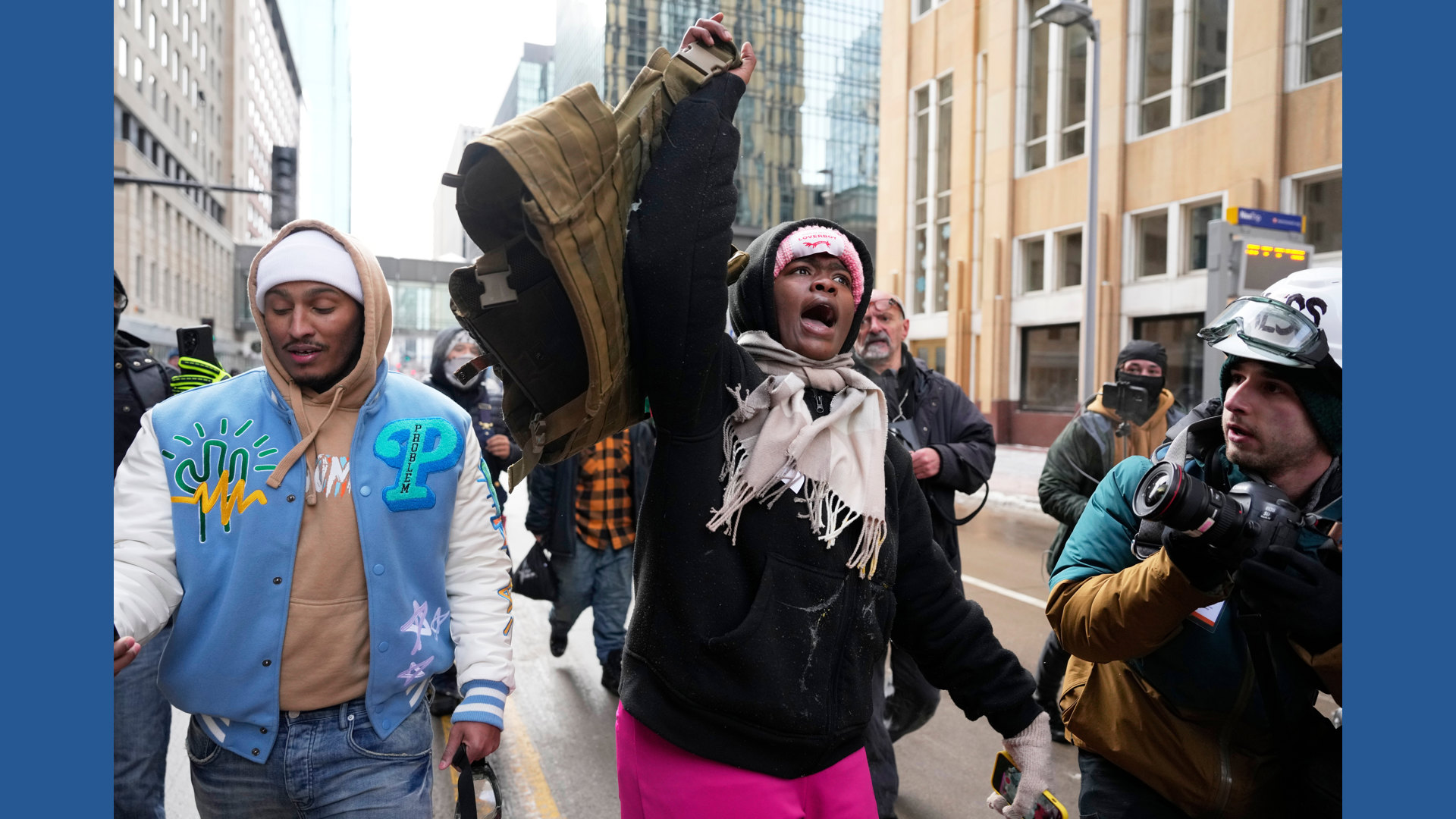 Pro-ICE protest, counter-rally clash in Minneapolis amid mass arrests ...