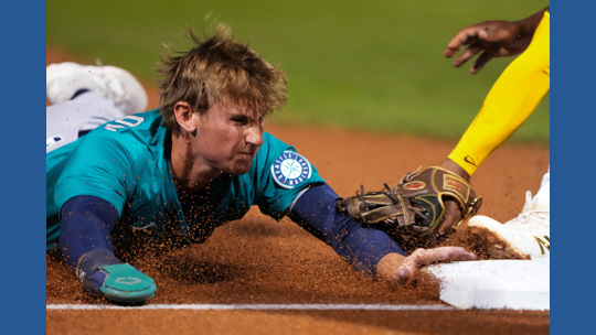 Mariners agree to 8-year, $95 million contract with top prospect Colt ...