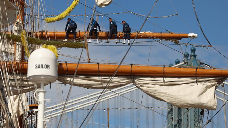 Brooklyn Bridge ship collision: Officials probe why Mexican tall ship ...