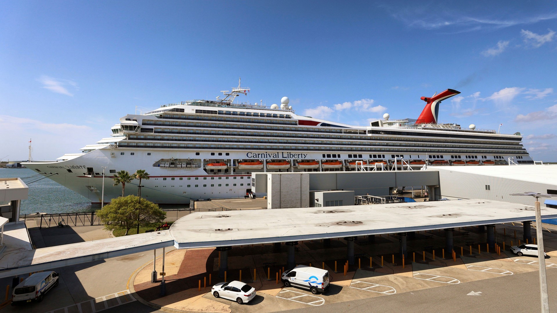 Florida man sues Carnival Cruise for $5M, claims severe burns from hot ...