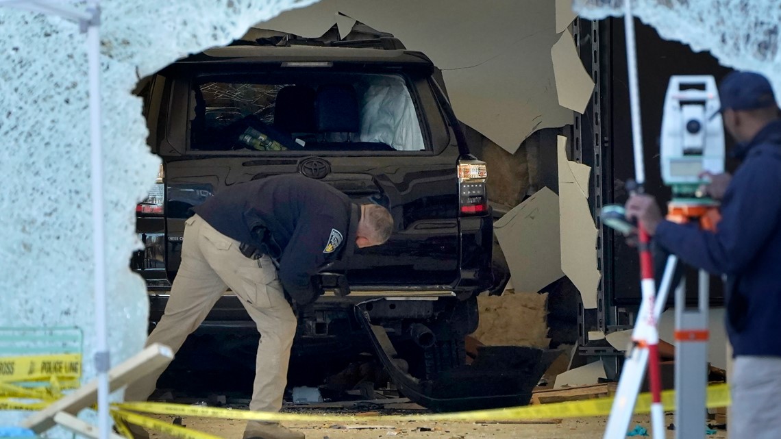 Man charged after deadly Apple store crash | cbs19.tv