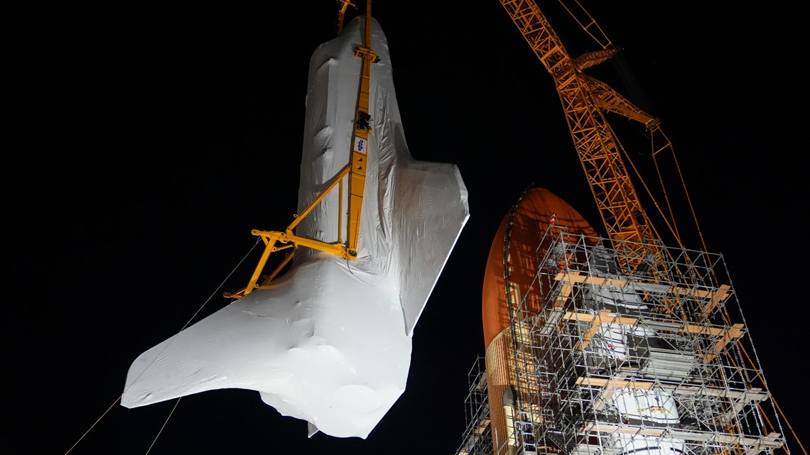 Massive crane hoists Space Shuttle Endeavour for vertical display ...
