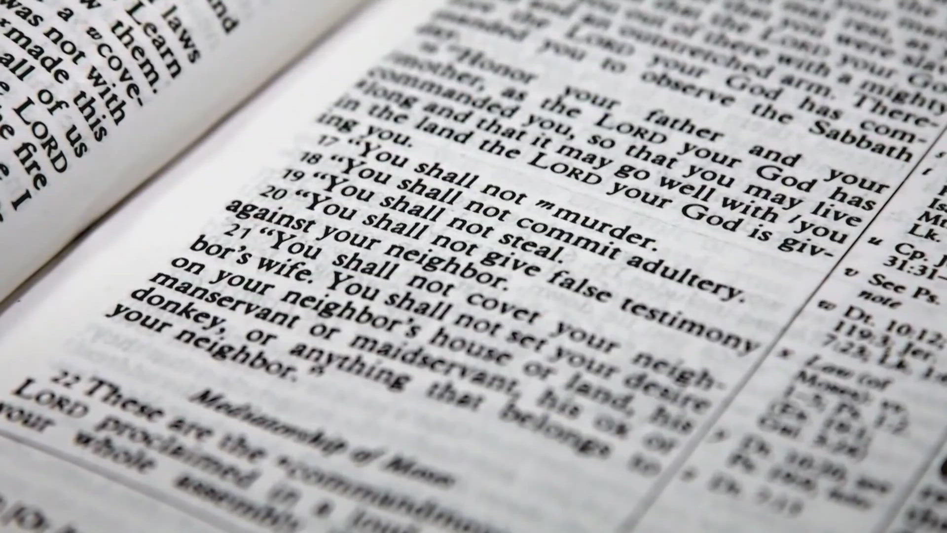 Central Texans react to Ten Commandments in public schools | cbs19.tv