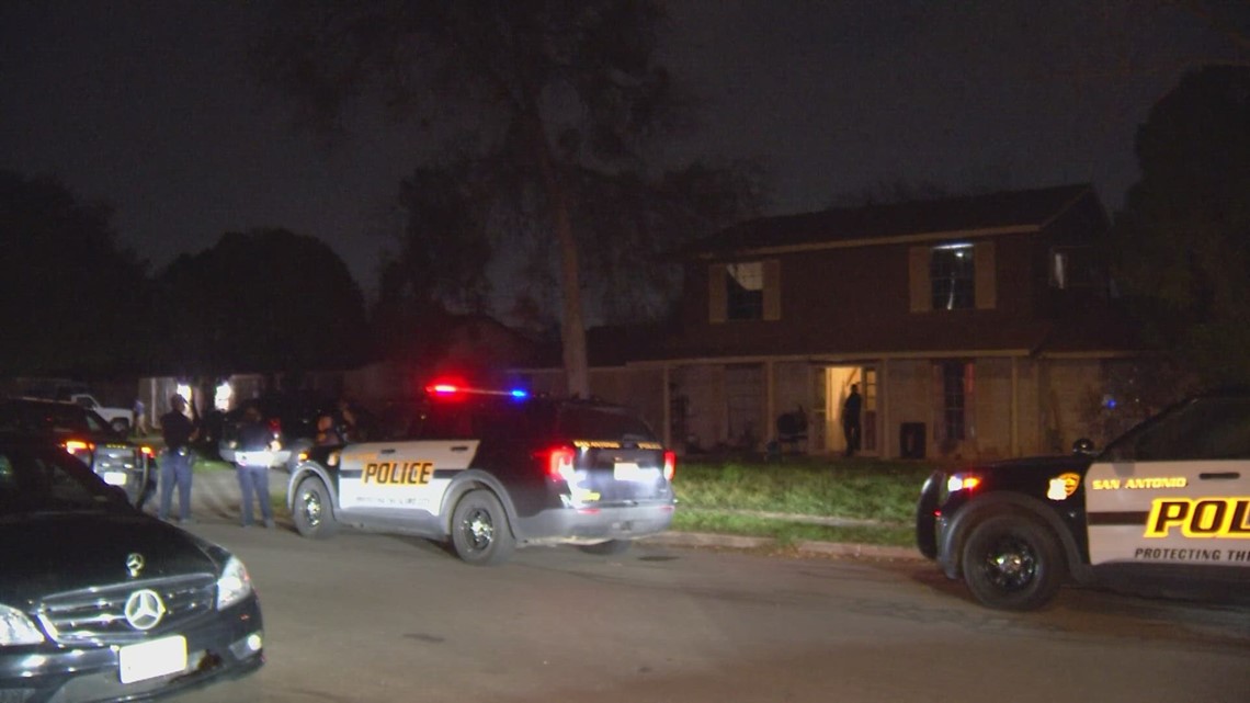 San Antonio man nearly loses hand in machete attack | cbs19.tv