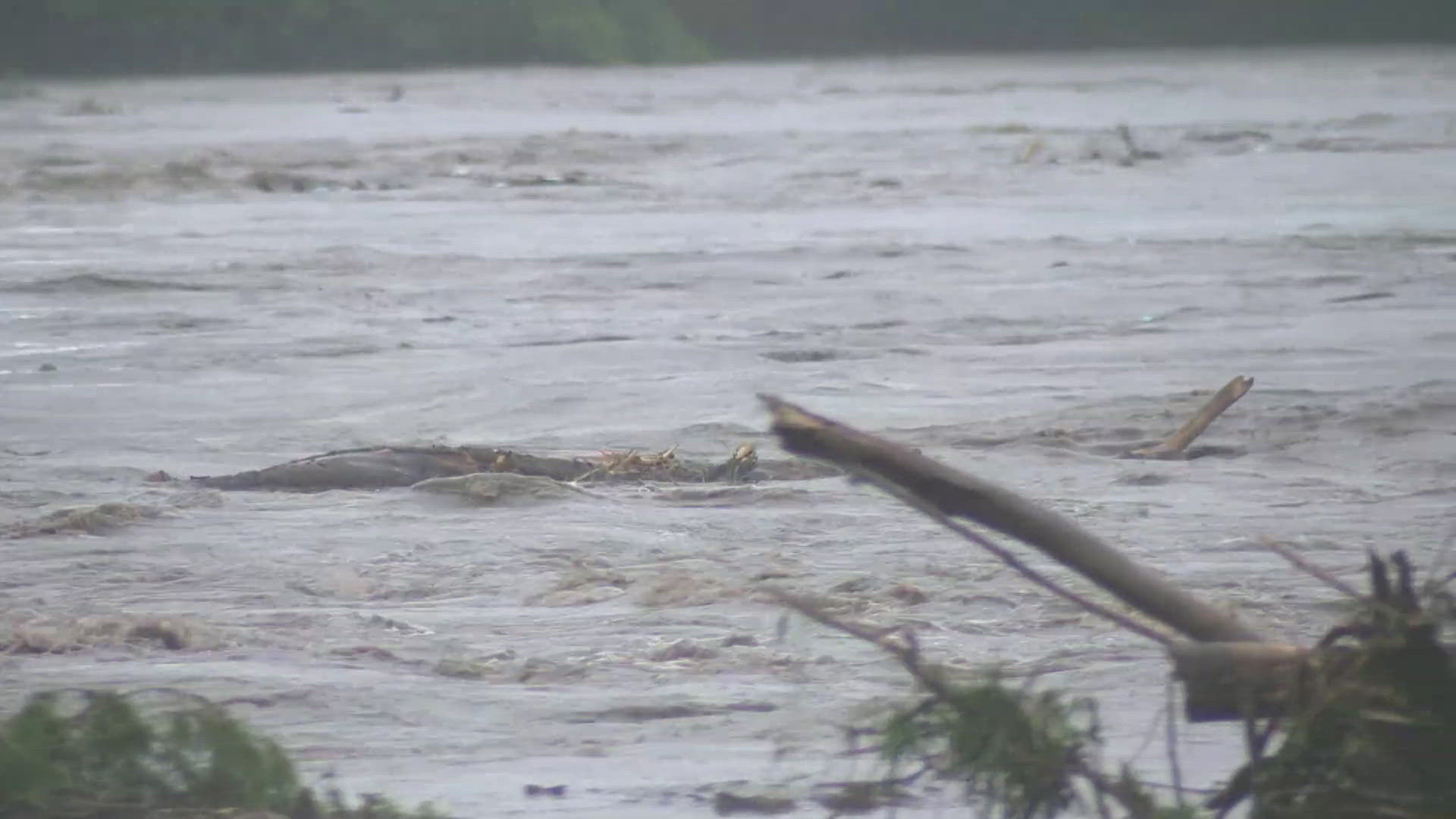 WATCH: Guadalupe River flooding leads to water rescues, evacuations ...
