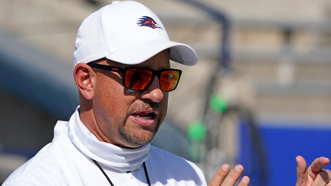 Jeff Traylor signs extensio to remain head football coach at UTSA ...
