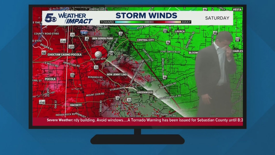 Arkansas meteorologist keeps tracking tornado warnings after small fire ...