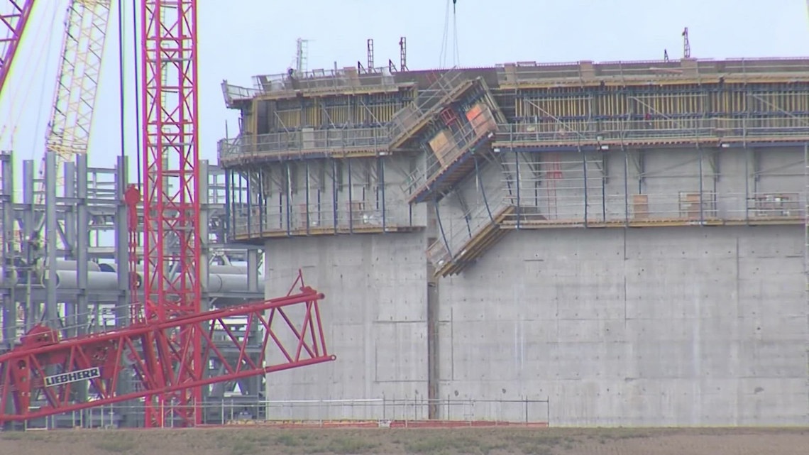 Families sue over scaffolding collapse at Port Arthur LNG site | cbs19.tv
