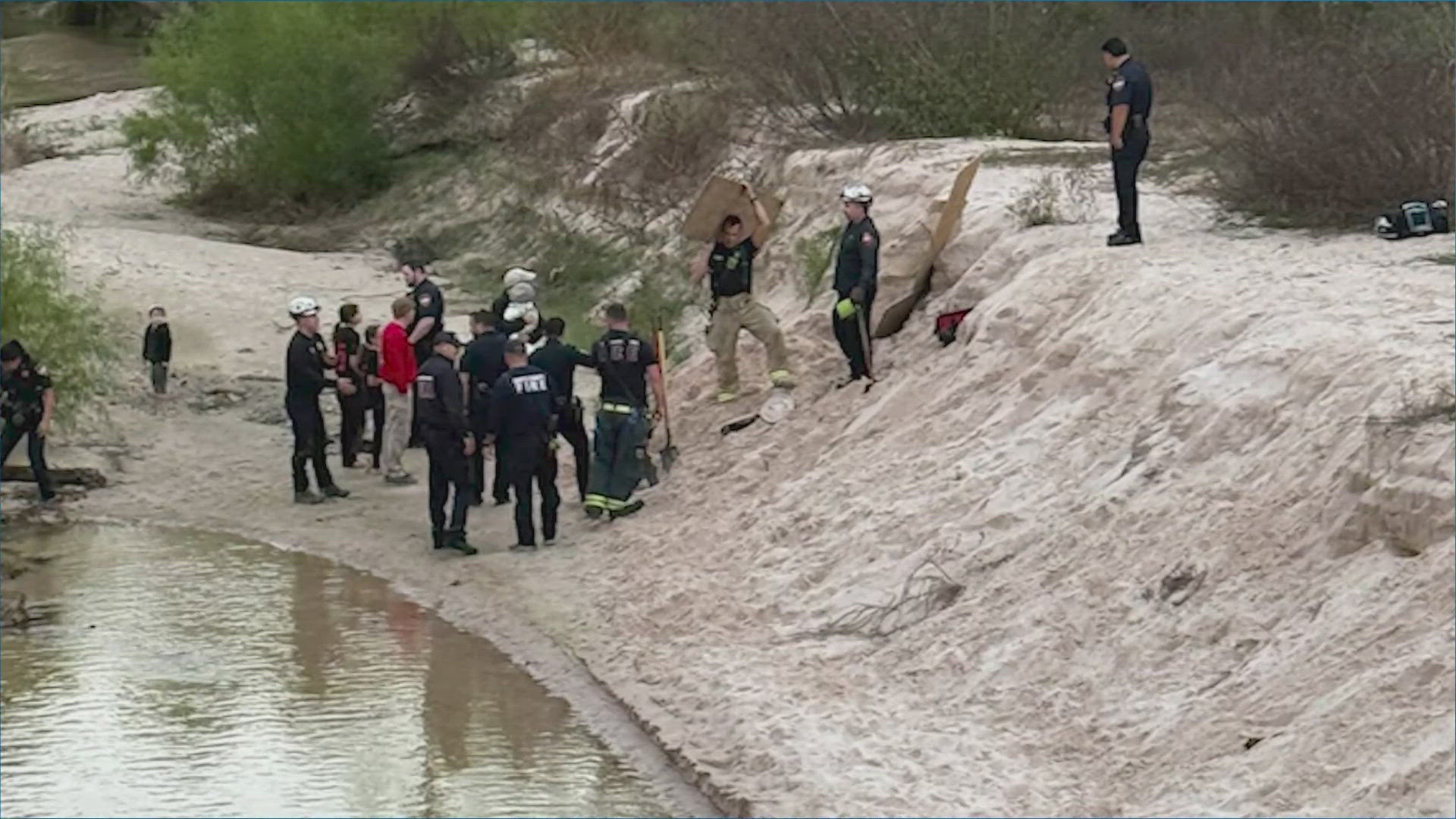 12-year-old girl rescued after sand hole collapses in Texas | cbs19.tv
