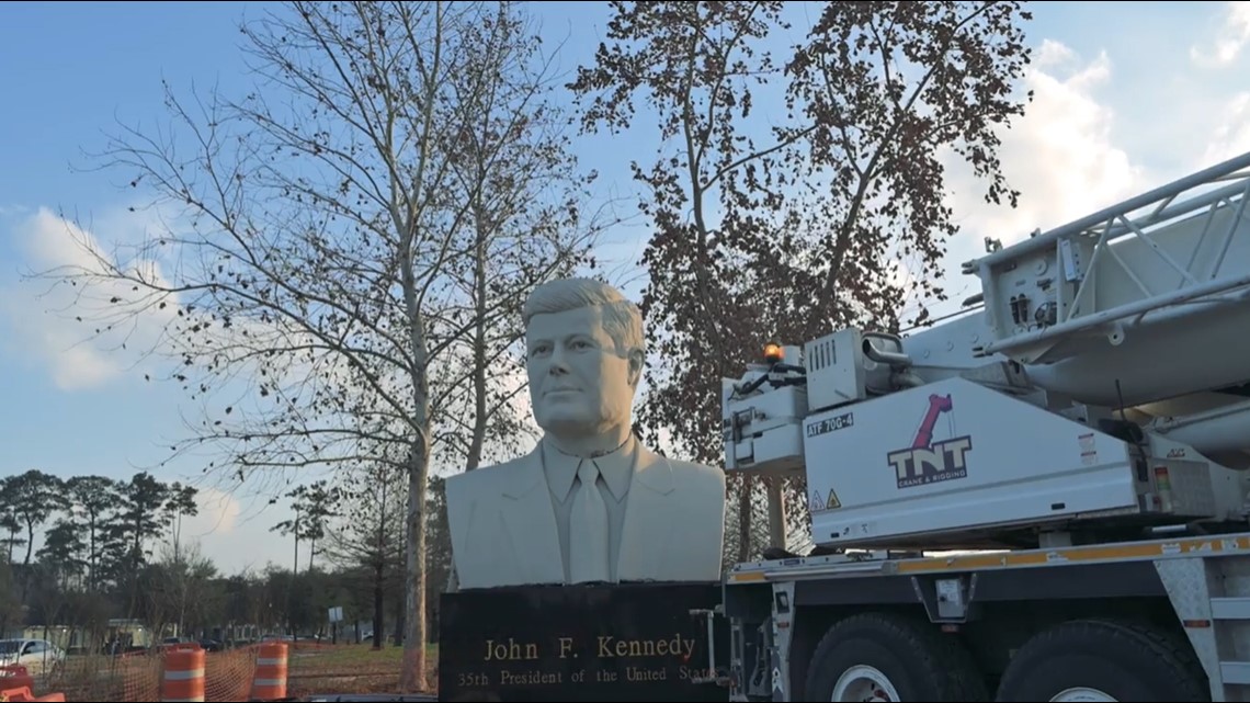 Massive John F. Kennedy statue in East Aldine community | cbs19.tv