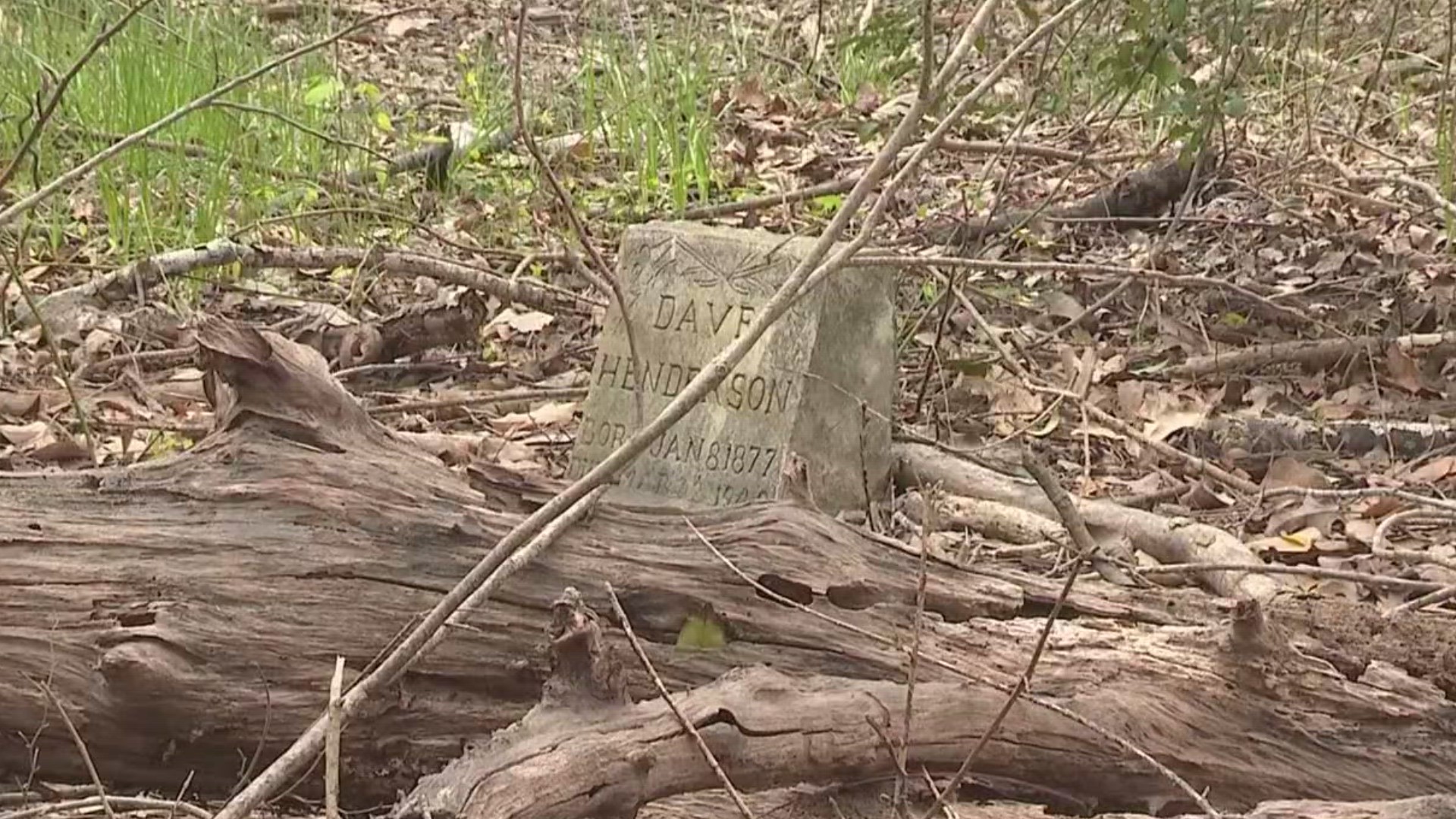 Houston family fights to preseve hidden Black cemetery | cbs19.tv