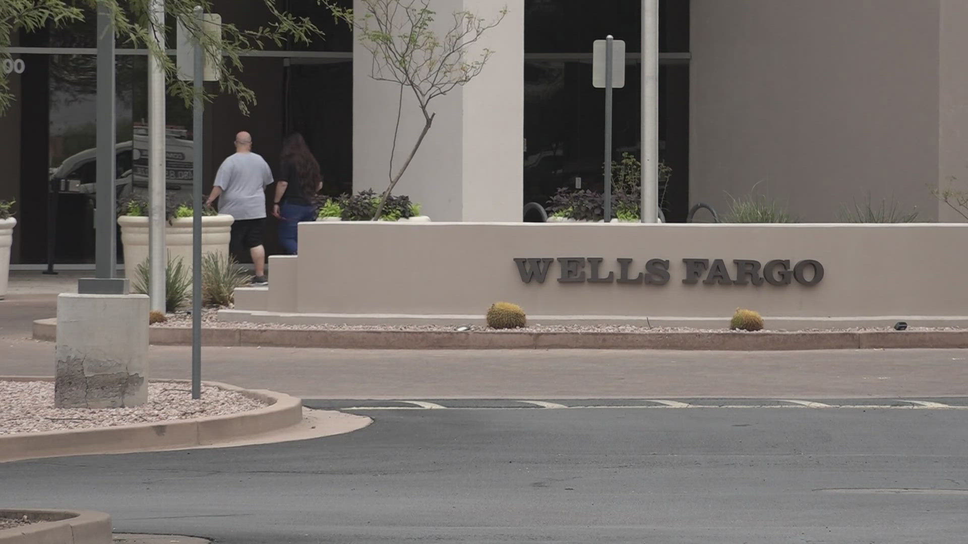 Woman found dead at her desk in Tempe Wells Fargo office | cbs19.tv