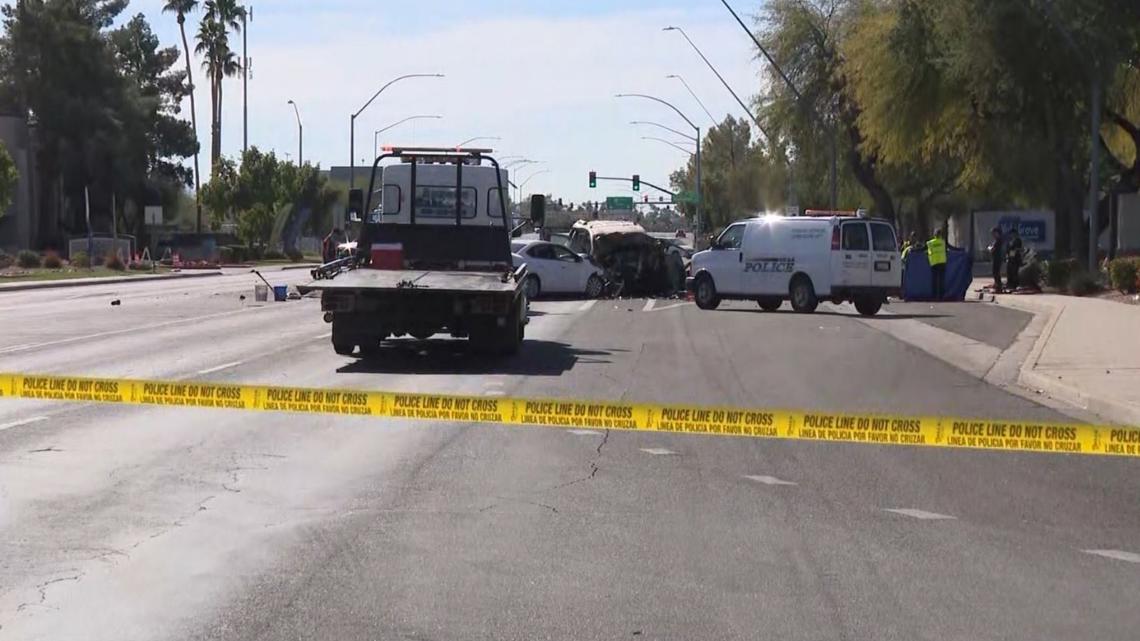 Crash in Mesa leaves 2 people dead, 2 children injured | cbs19.tv