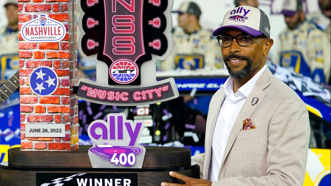 Erik Moses is the new CEO of the Fiesta Bowl Organization | cbs19.tv