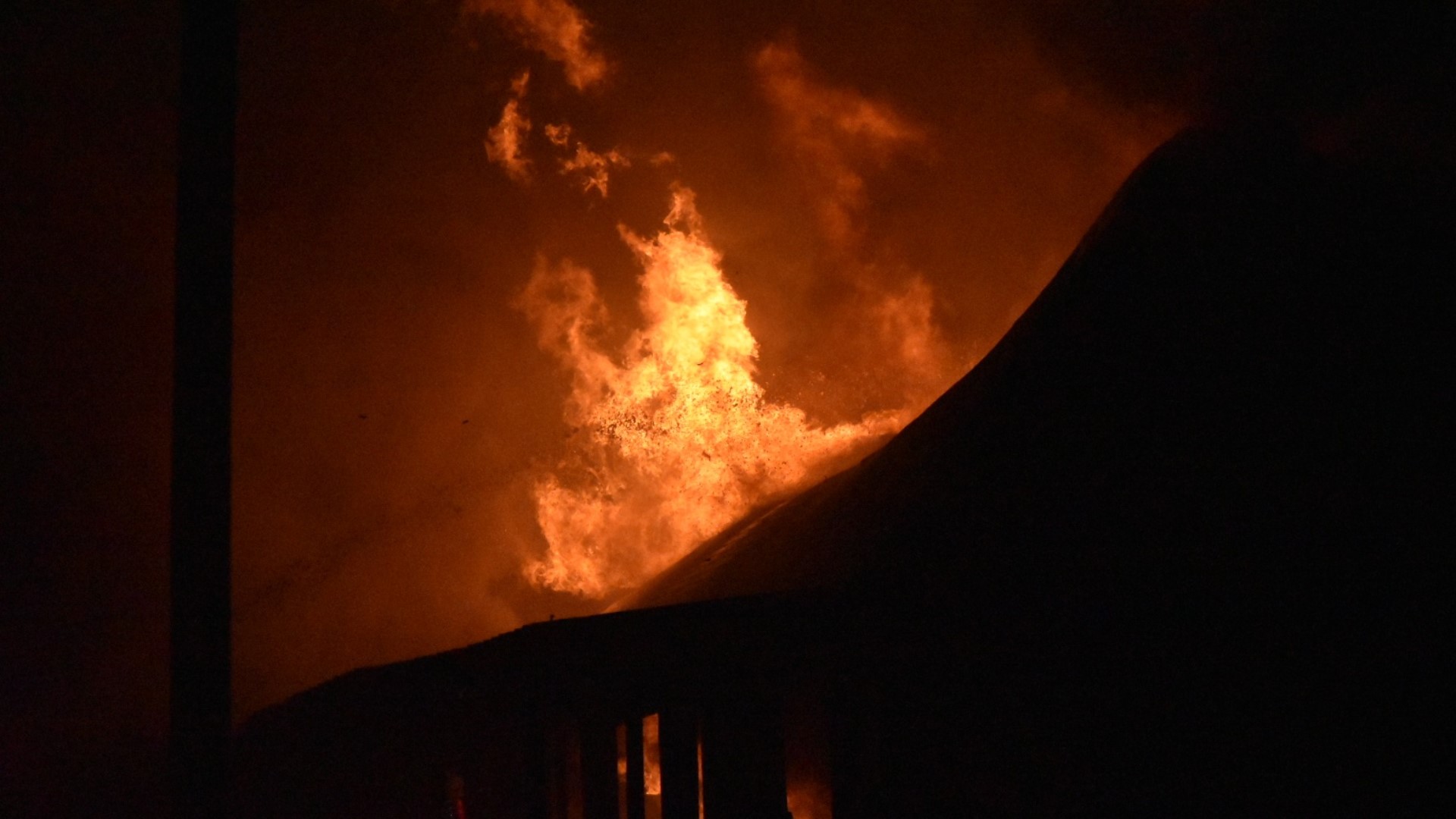 Units responding to large structure fire in Rusk | cbs19.tv