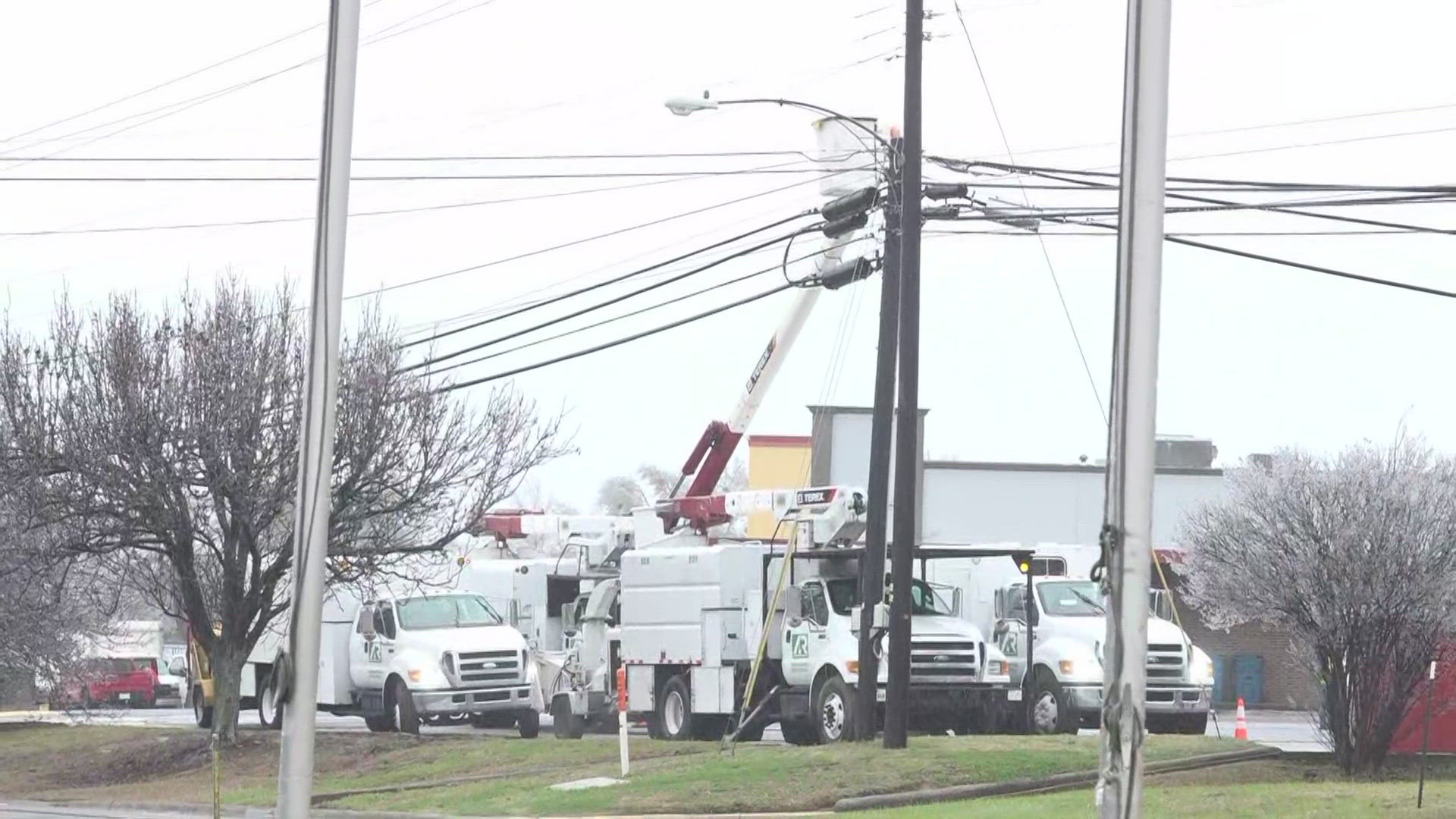 Ice begins to accumulate in Jacksonville as outages reported in ...