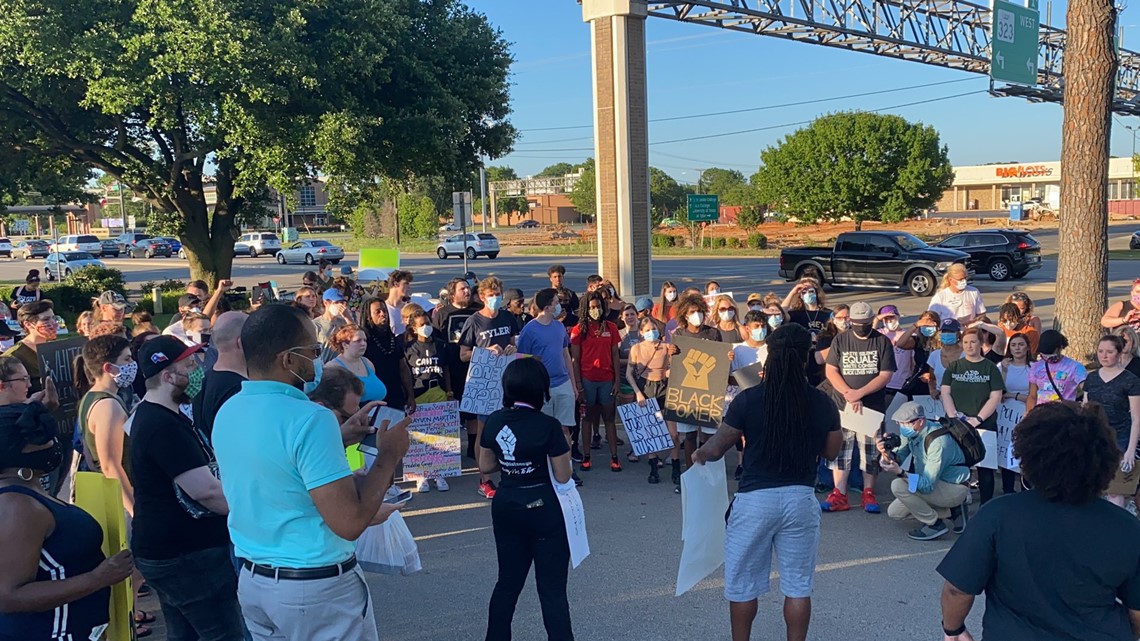 #TylerProtests: Demonstration moves to Broadway Square Mall | cbs19.tv