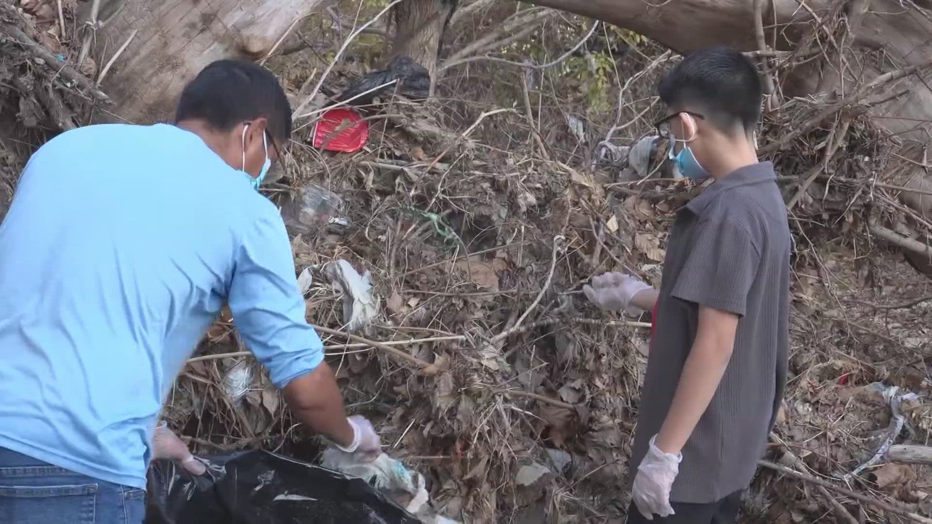 Family collects over 1,000 pounds of trash | cbs19.tv