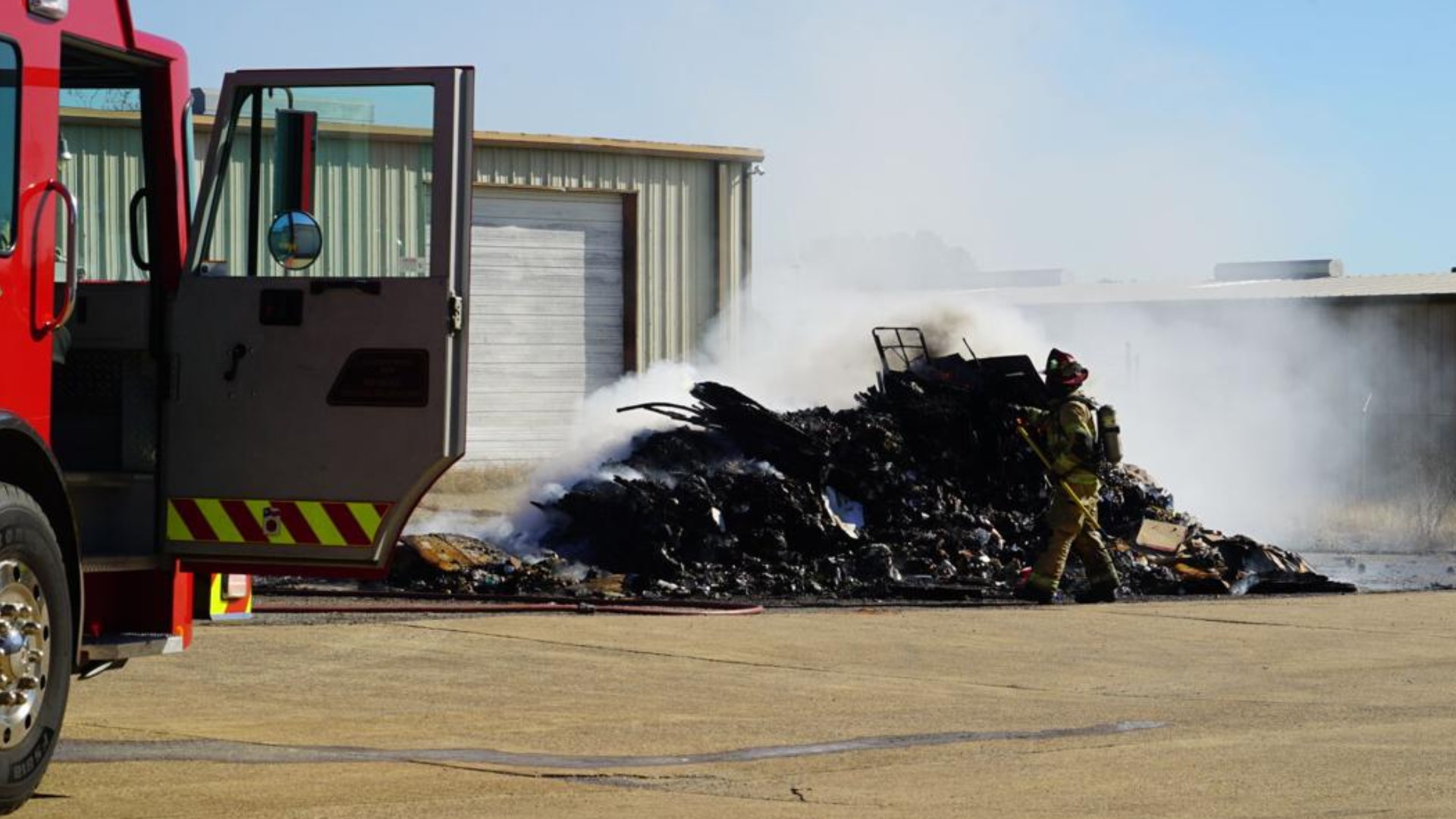 Tyler Solid Waste truck catches fire | cbs19.tv
