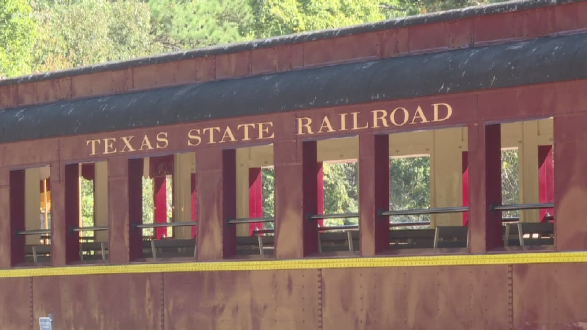 Train derails on Texas State Railroad | cbs19.tv