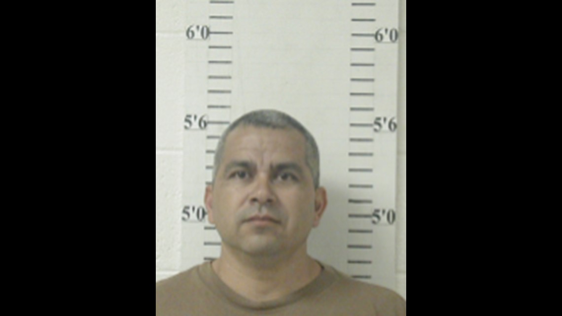Authorities looking for inmate who walked away from Dallas-area prison ...
