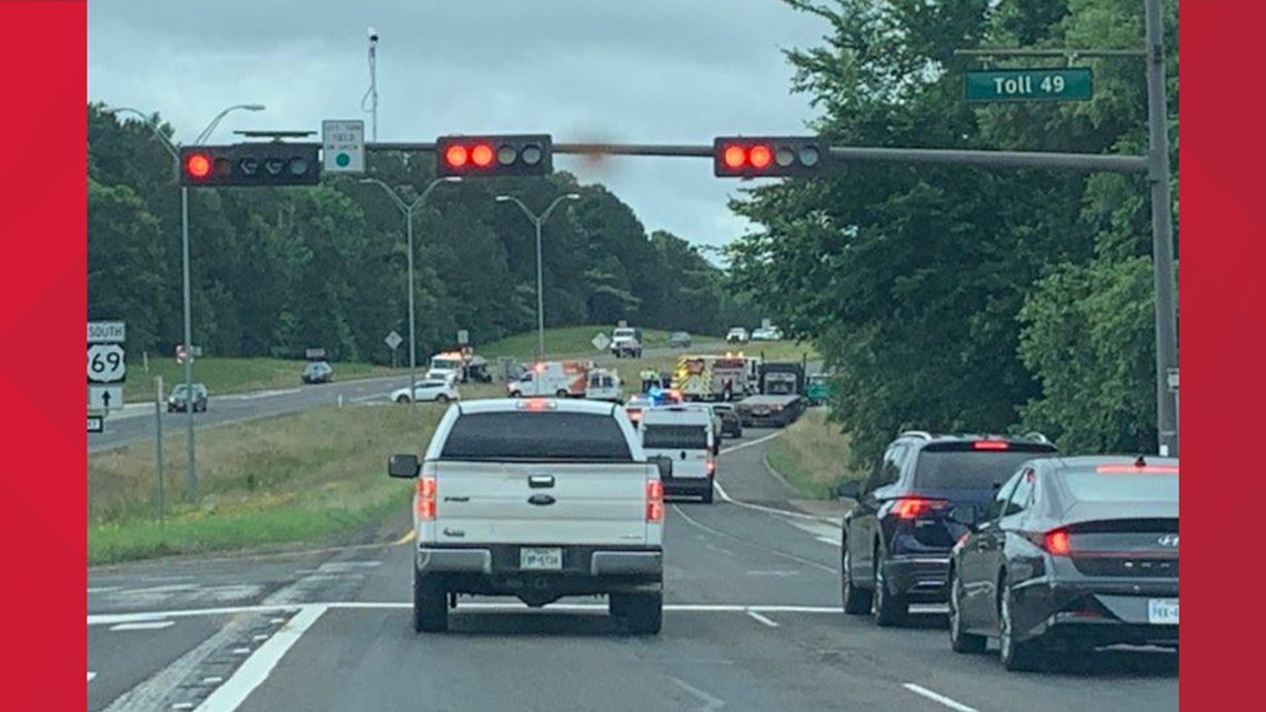 Traffic blocked on S. Broadway near Toll 49 in Tyler due to crash ...