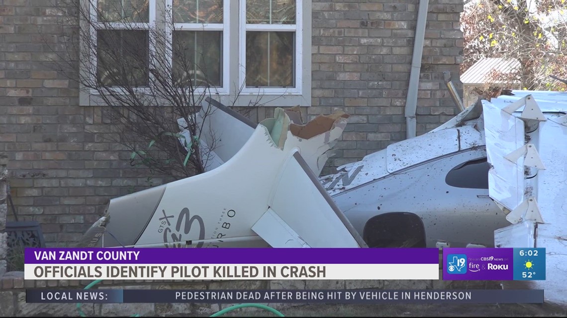 Pilot dead after small plane crashes into East Texas home | cbs19.tv