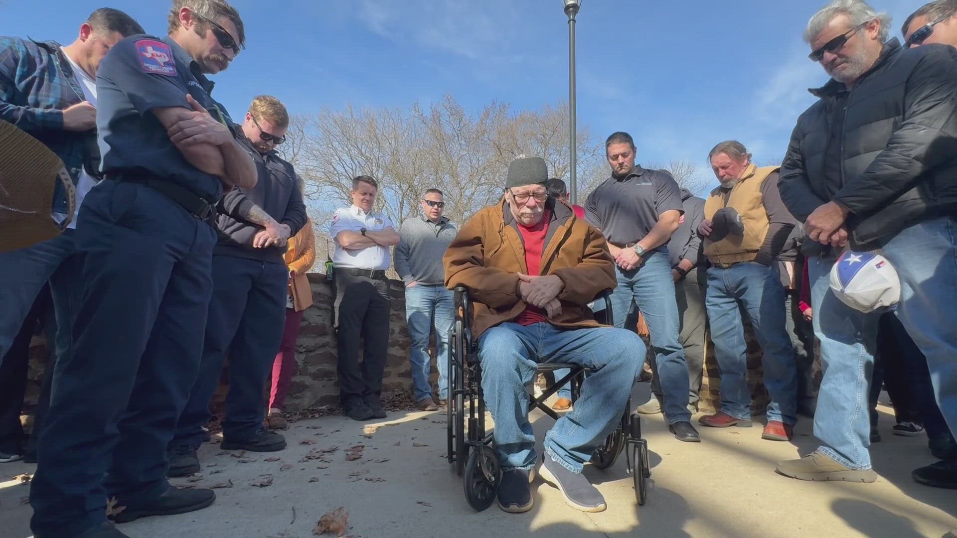 Smith County first responders unite in prayer for longtime firefighter ...