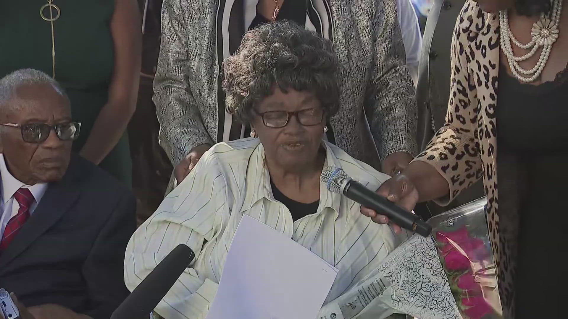 Civil rights pioneer Claudette Colvin dies at 86 | cbs19.tv