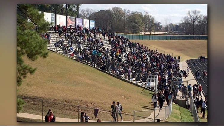 SCHOOL: Longview police secure all Longview High School buildings ...