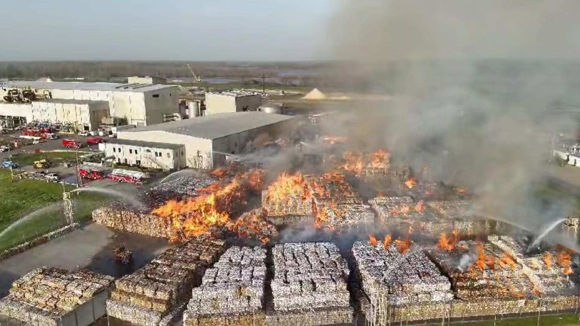 CAUGHT ON CAM: More than 10,000 tons of compacted paper bales burn in ...