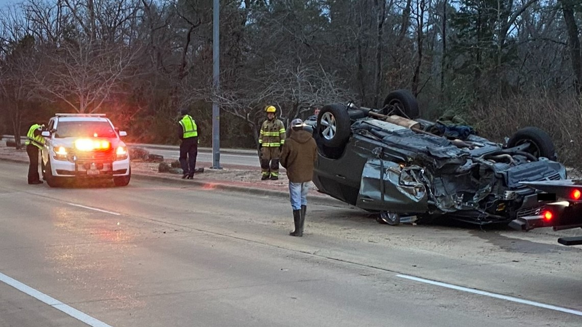 Tyler police responding to rollover, pin-in crash on Earl Campbell Pkwy ...