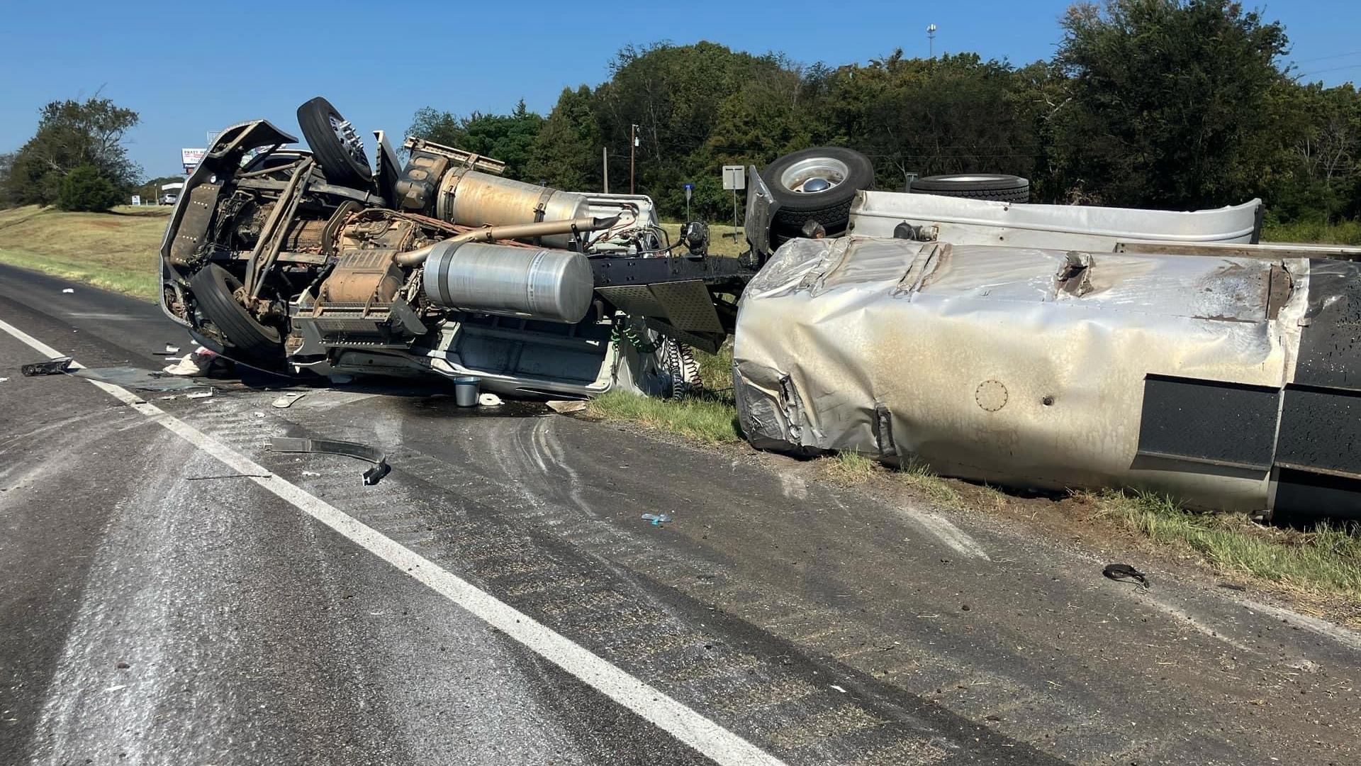 18-wheeler rollover delays traffic on I-20, west of Lindale | cbs19.tv