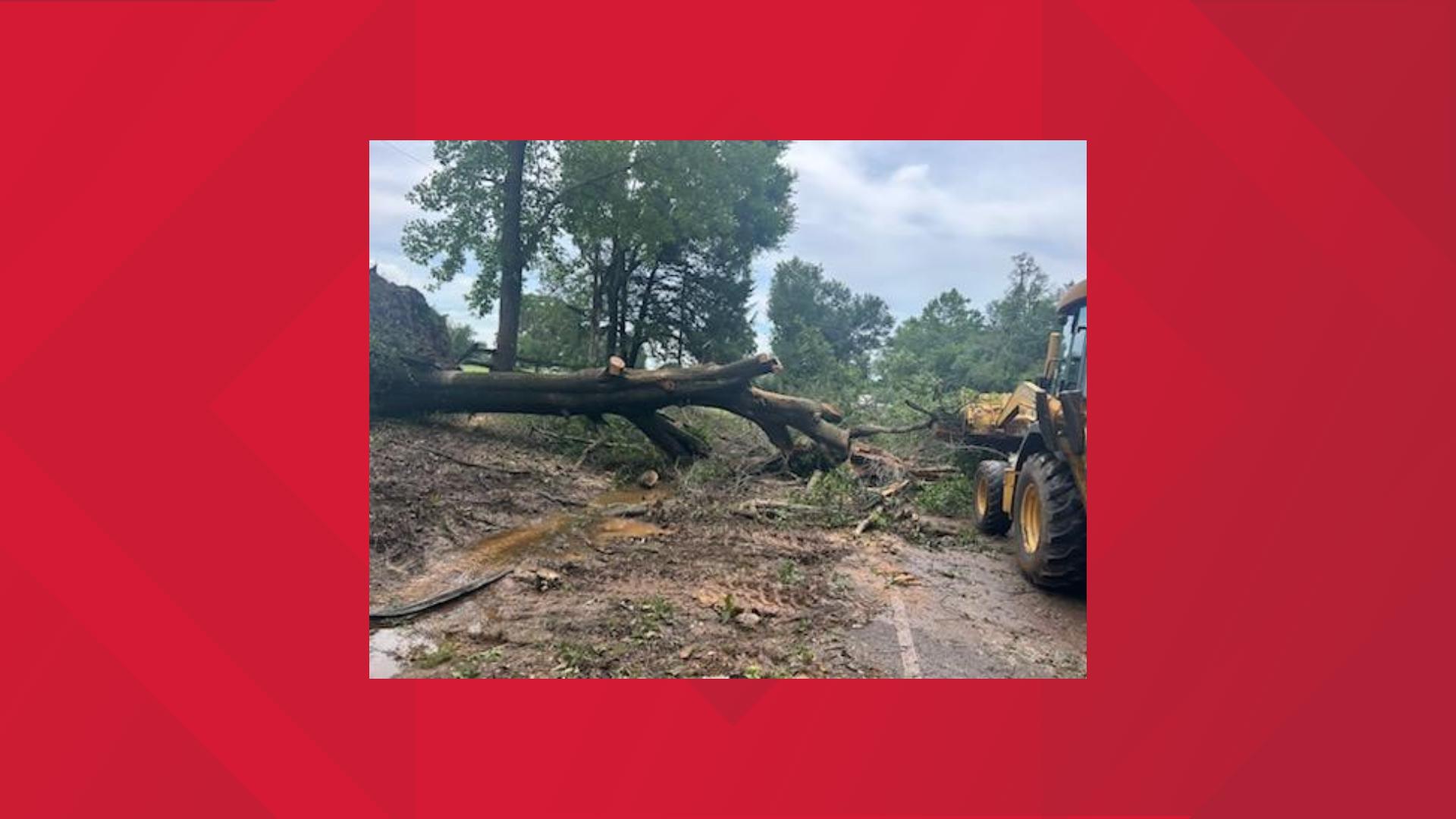 Smith County Road and Bridge Department working to reopen roads | cbs19.tv