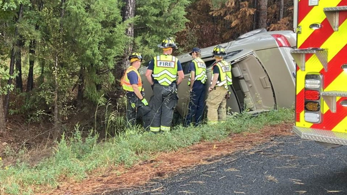 Traffic blocked after vehicle hits tree, rolls over on HWY 31 E. in ...