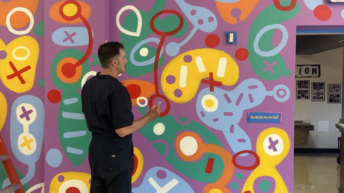 Caldwell Arts Academy unveils new mural | cbs19.tv