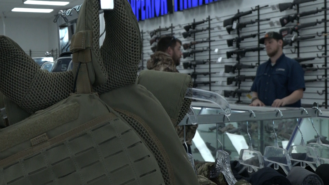 How An Officer Can Confuse A Gun For A Taser Cbs19 Tv