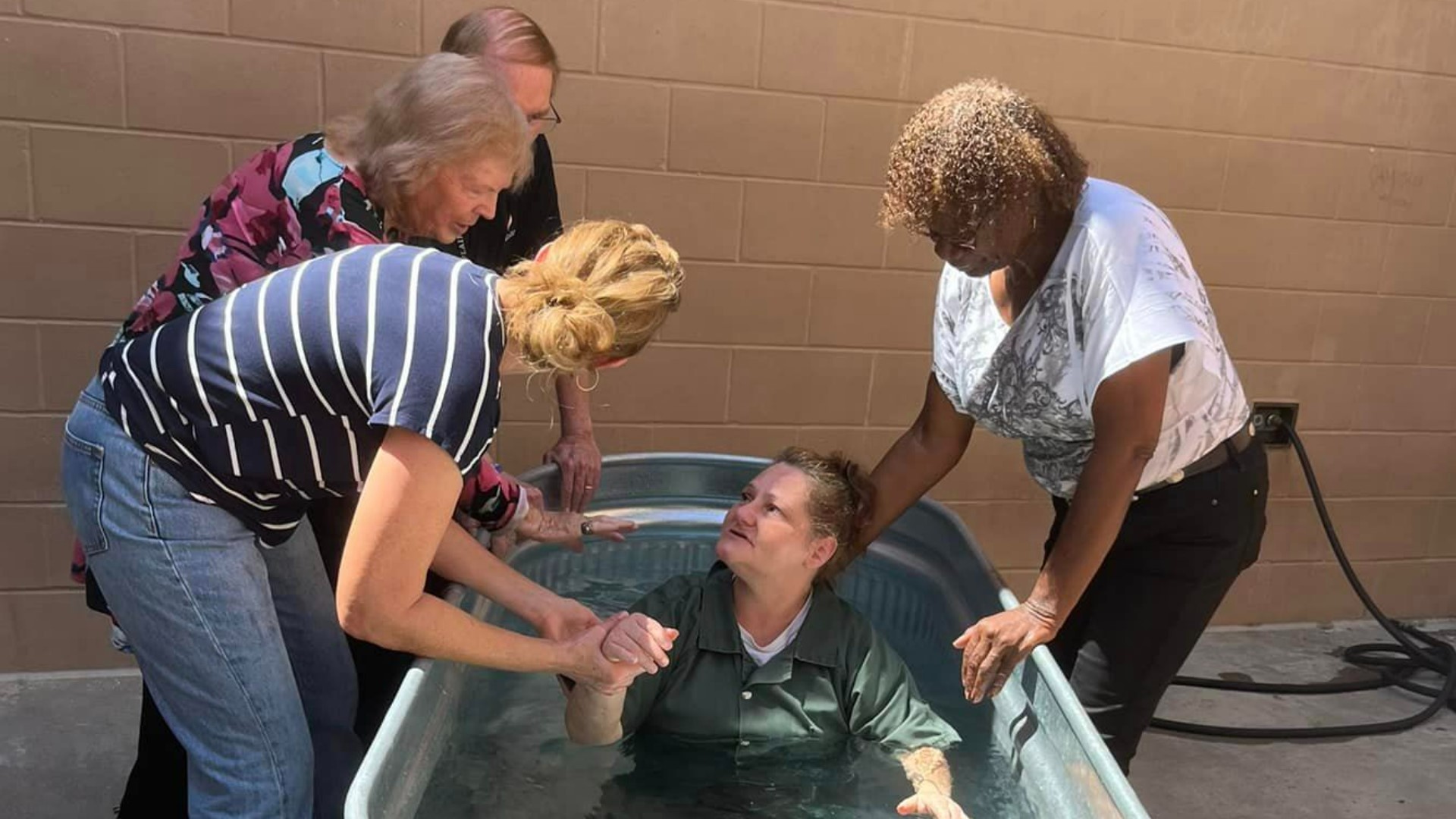 East Texas inmates celebrate baptisms | cbs19.tv
