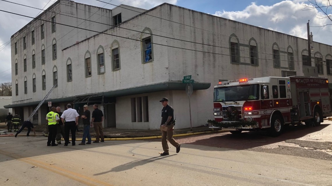 Crews responding to abandoned building fire in downtown Tyler | cbs19.tv
