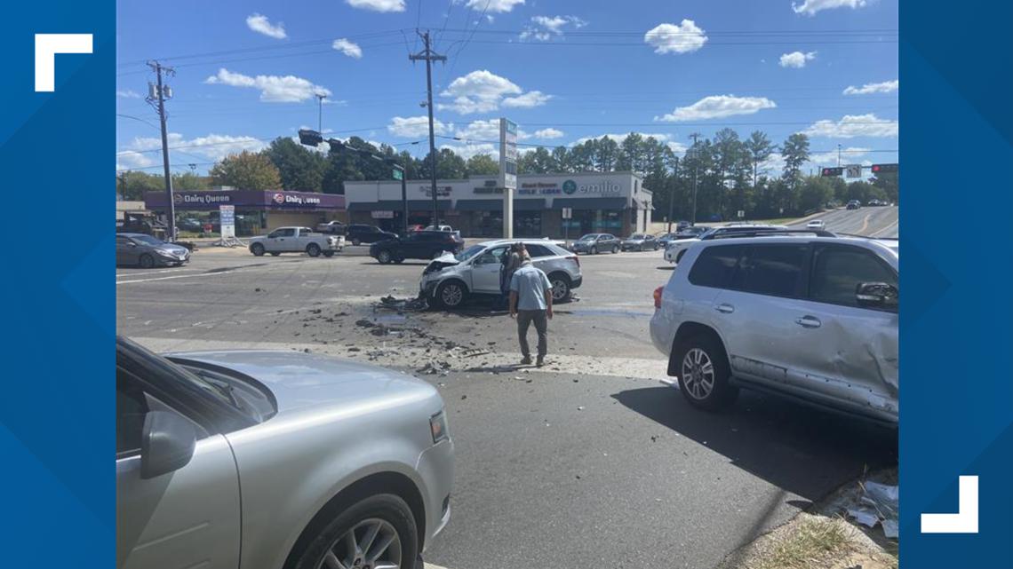 Tyler Police respond to two-car accident in Tyler | cbs19.tv