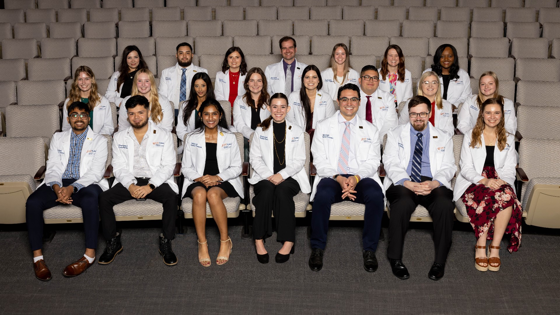 UT Tyler pharmacy students get their white coats | cbs19.tv