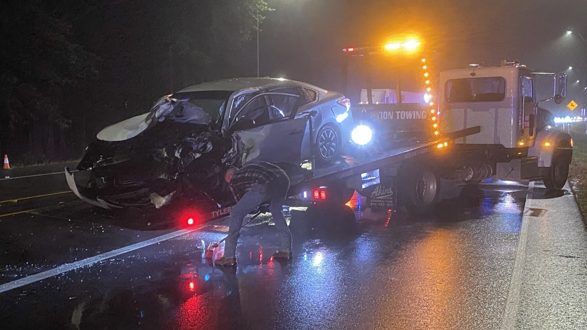 1 injured in 2-vehicle crash, Toll 49 closed in Tyler | cbs19.tv