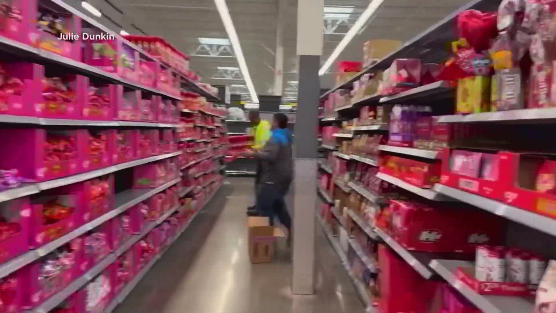 Who performed with Snoop Dogg during the Netflix Christmas halftime ...