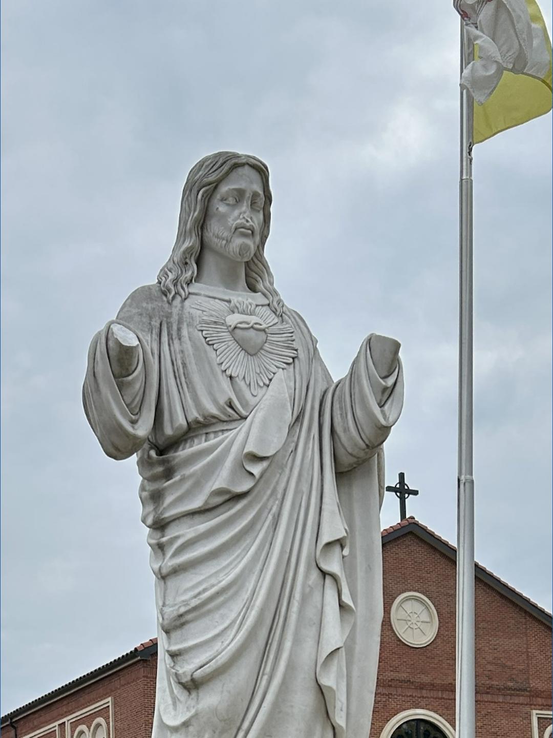 Officials investigates vandalism of Jesus statue at Texas church | cbs19.tv