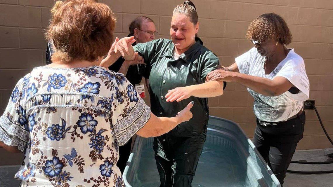 East Texas inmates celebrate baptisms | cbs19.tv