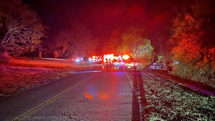 Fire crews battle destructive fire in Smith County | cbs19.tv