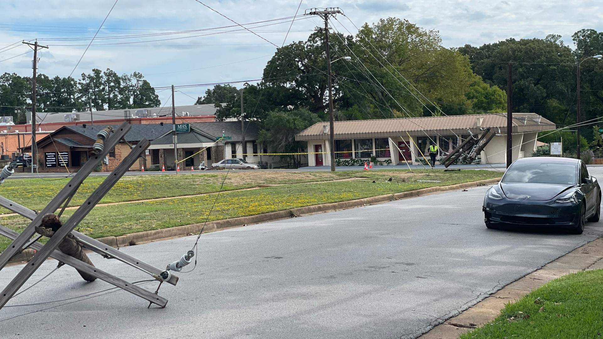 Live Power Lines In Roadway Causes Closure In Tyler Cbs19 Tv