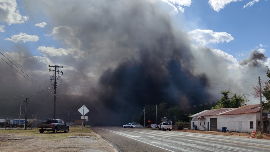 Crews battling large industrial fire in Kilgore | cbs19.tv
